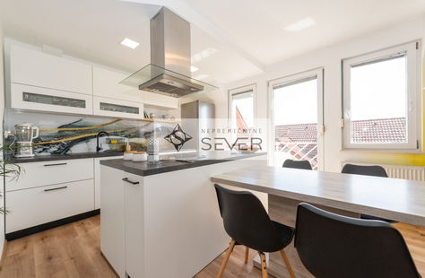 Nepremičninski portal Mojikvadrati.com. Nepremičnine - Hiše, Stanovanja, Parcele